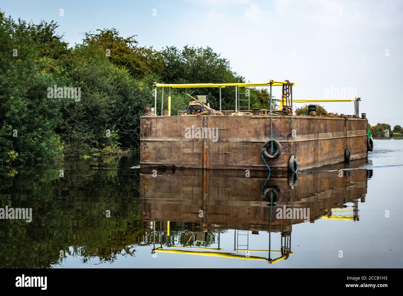Working barge repair hi-res stock photography and images - Alamy