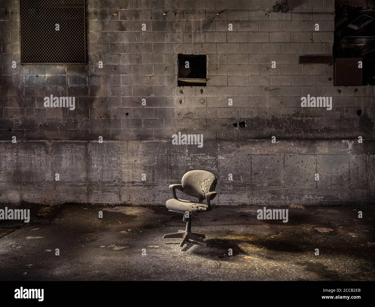 Inside old derelict warehouse hi-res stock photography and images - Alamy