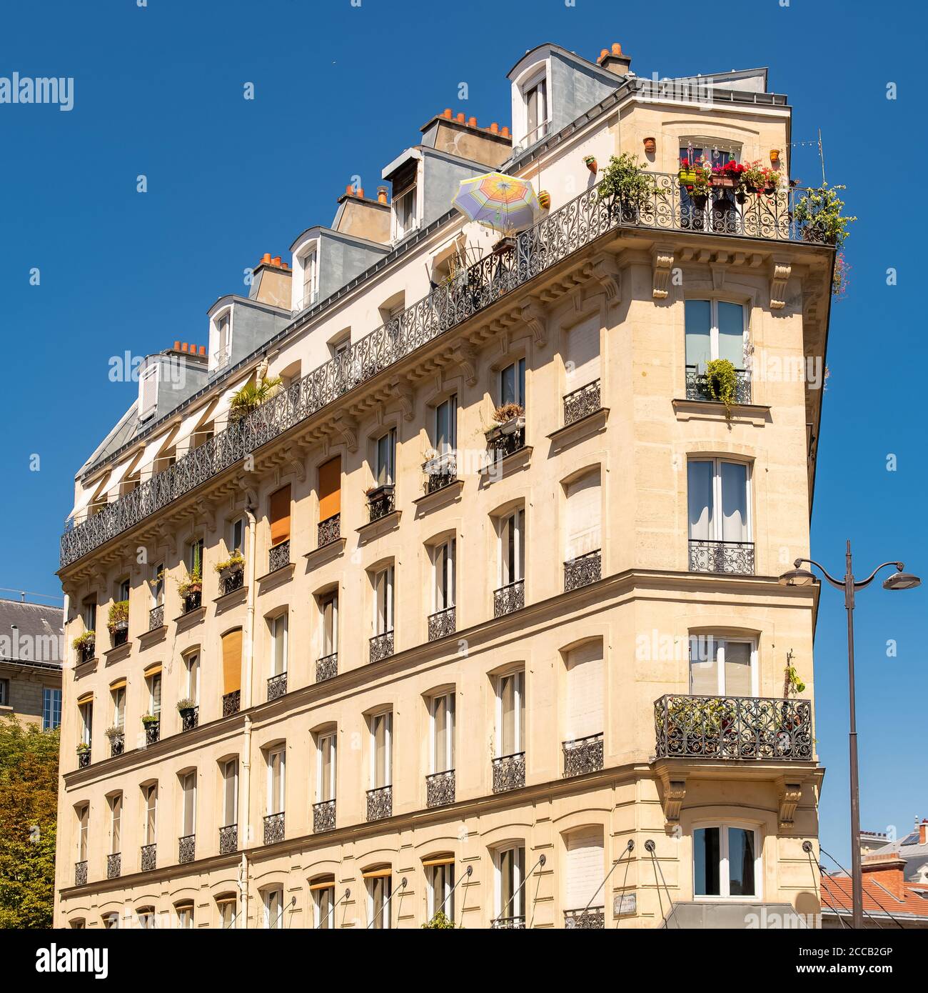 Paris, beautiful building, typical parisian facade Stock Photo - Alamy