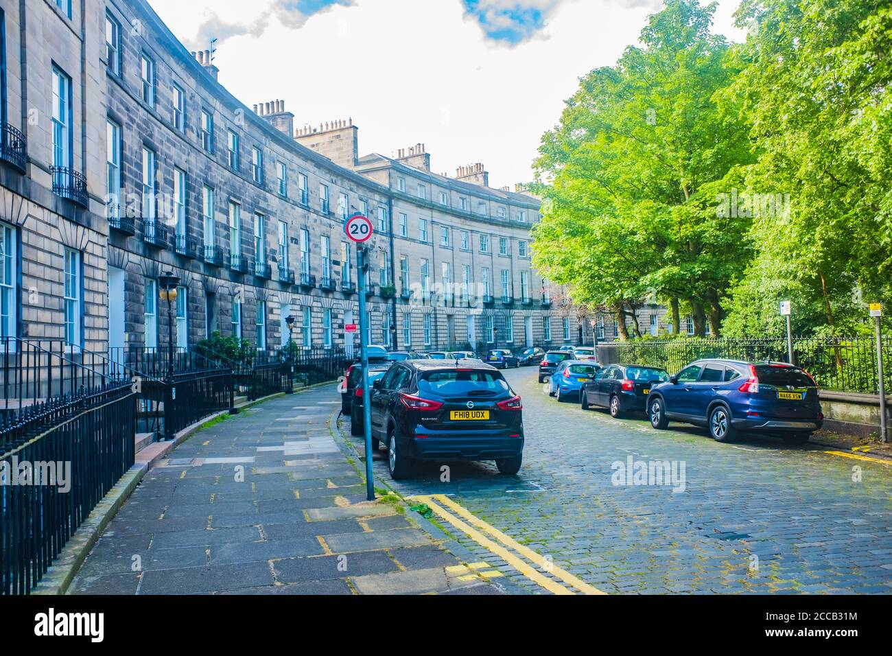 Curved street in edinburgh hi-res stock photography and images - Alamy