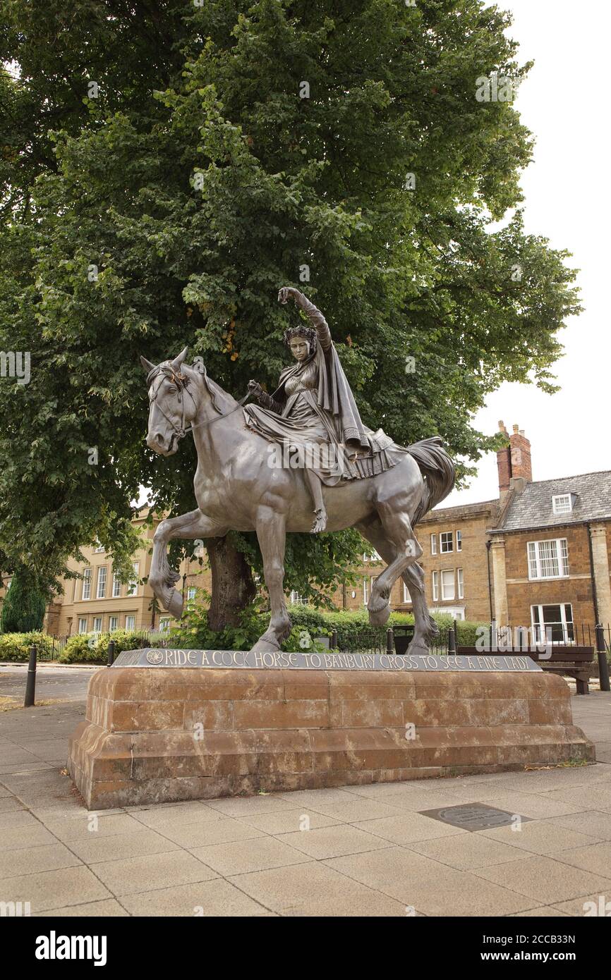 The Fine Lady by Banbury Cross a beautifully-crafted bronz statue from ...