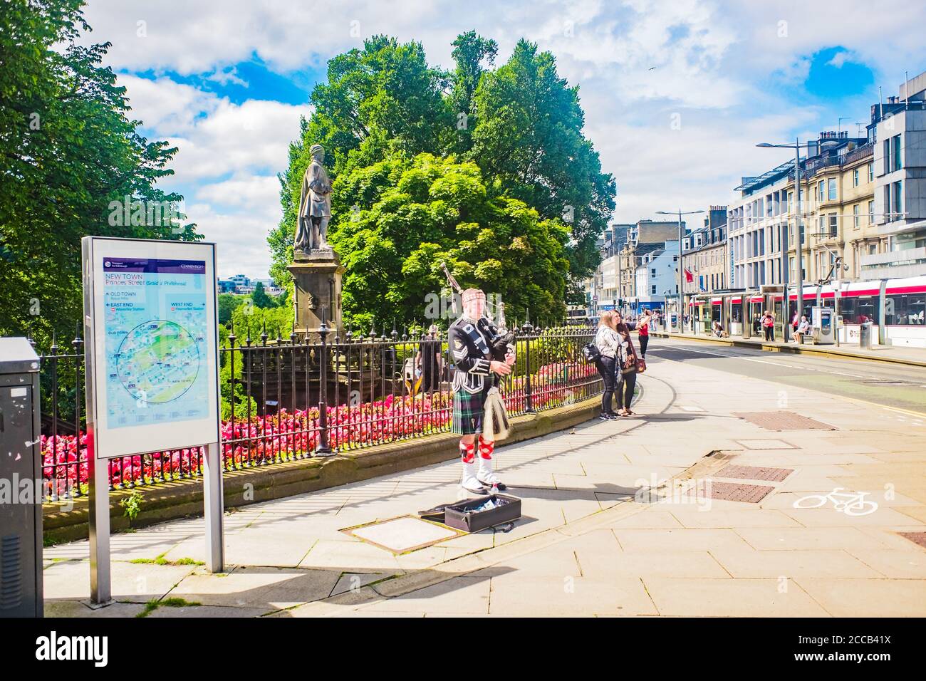 Edinburgh Scotland 6th aug 2020 A Scotsman wearing traditional Scottish outfit playing the ...