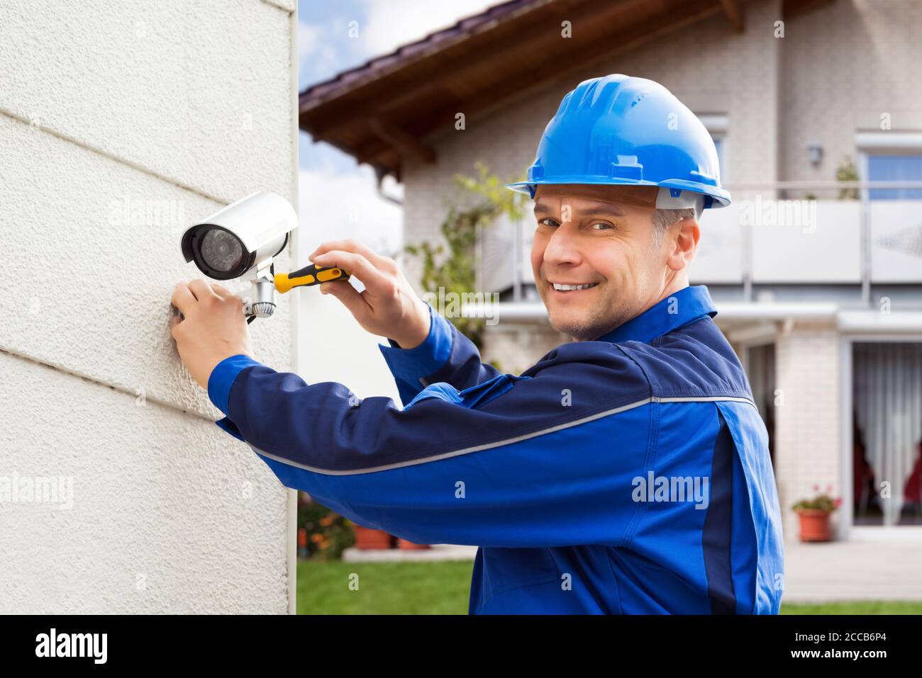 Cctv cameras house hi-res stock photography and images - Alamy