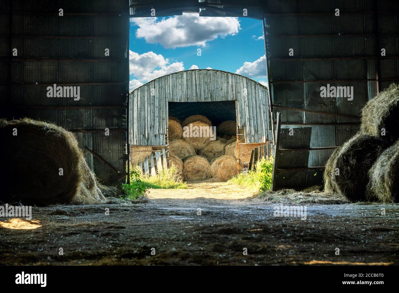 Stack barn hi-res stock photography and images - Alamy