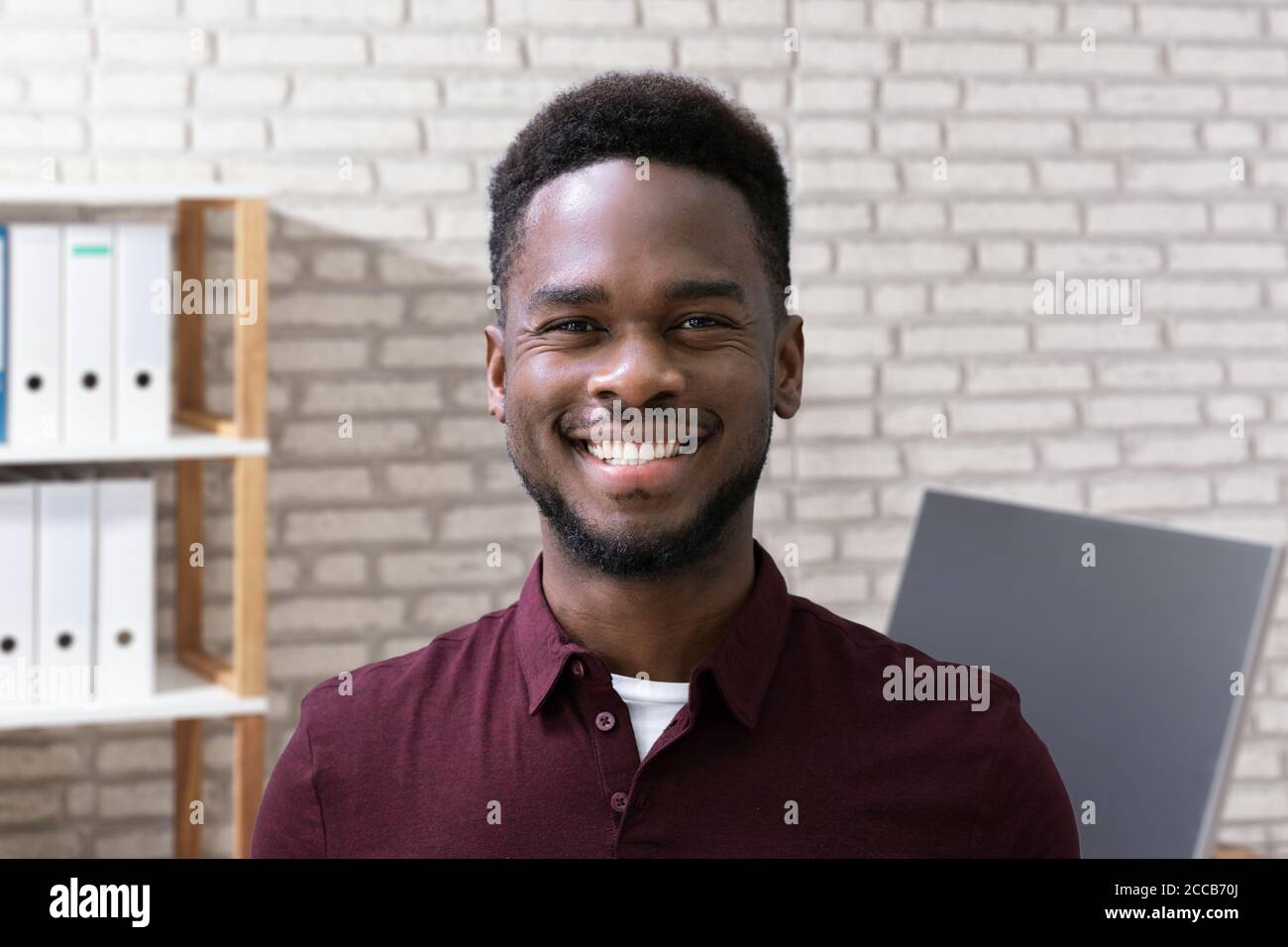 Workplace smiling hi-res stock photography and images - Alamy