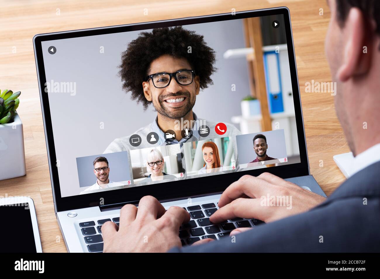 Videoconferencing meeting hi-res stock photography and images - Alamy