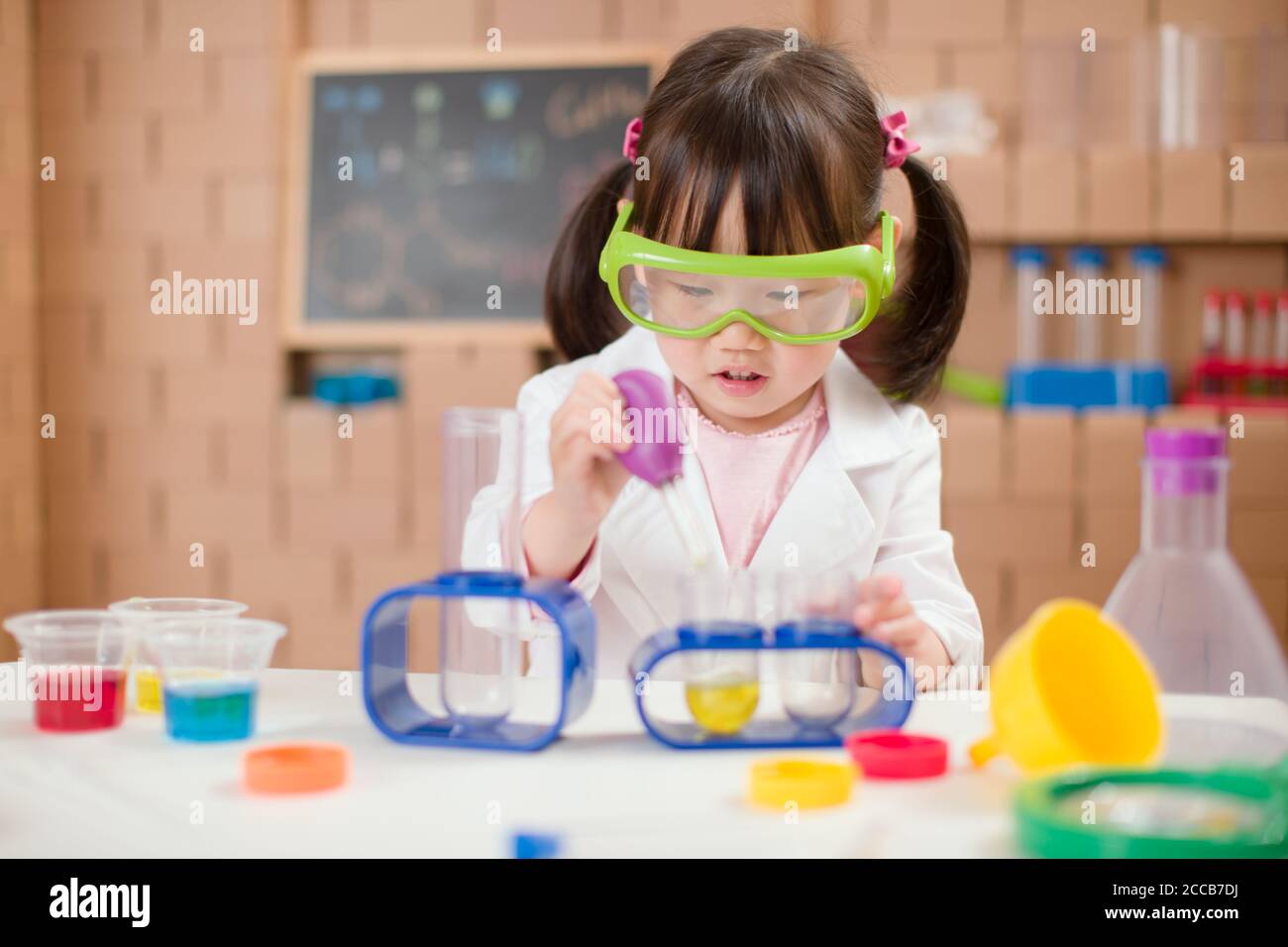 young girl play science experiments for homeschooling Stock Photo - Alamy