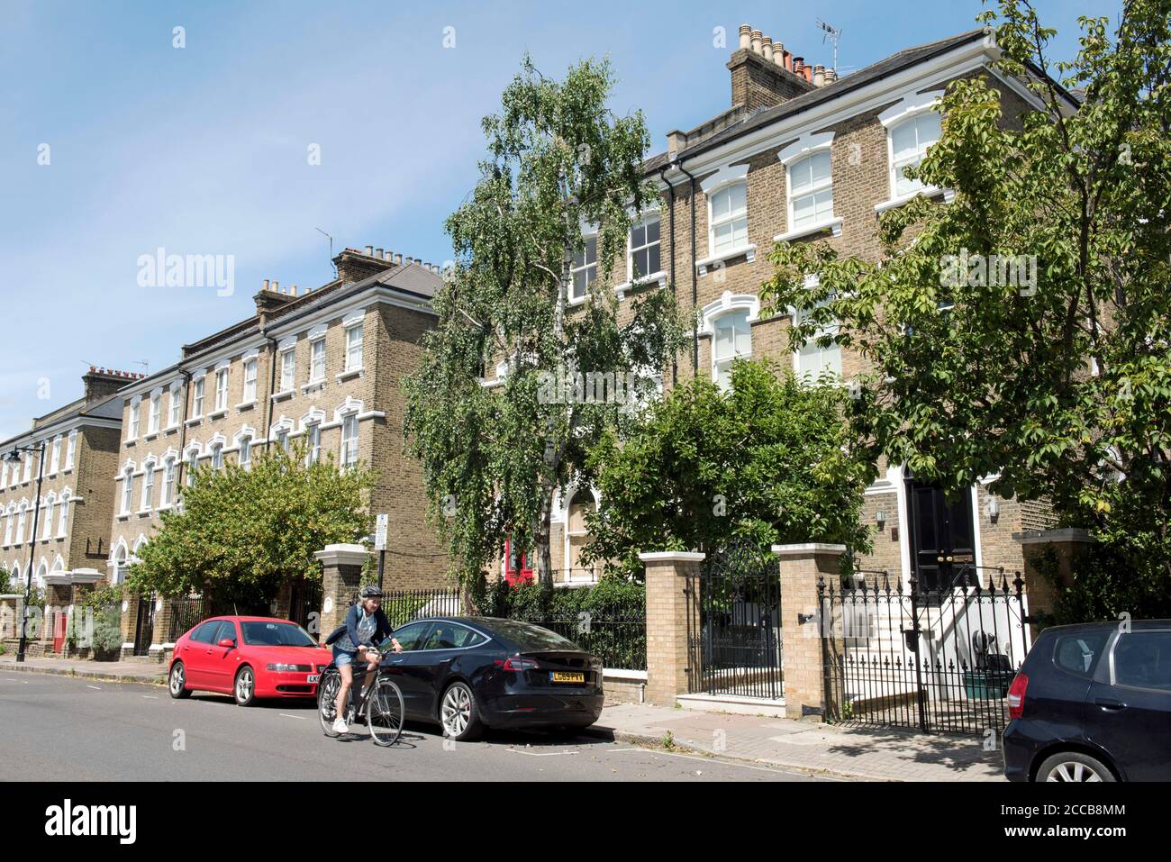 Four story houses hi-res stock photography and images - Alamy