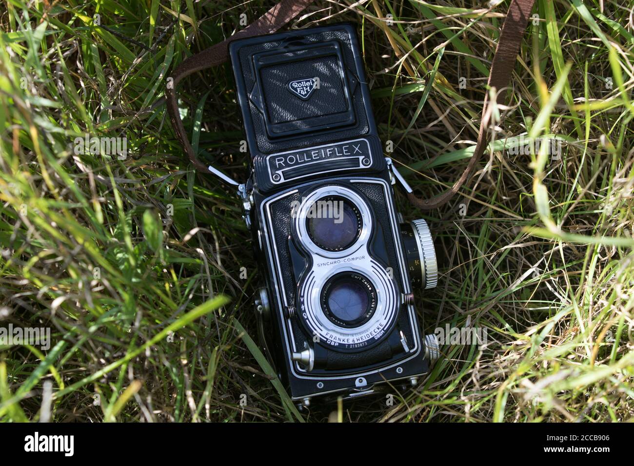 Rolleiflex twin reflex medium format vintage camera Stock Photo - Alamy