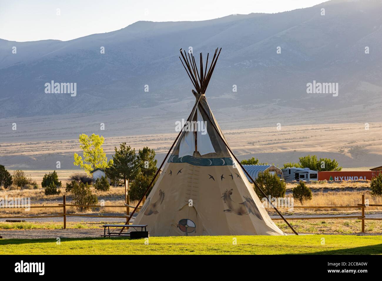 Native american indian tents hi-res stock photography and images - Alamy
