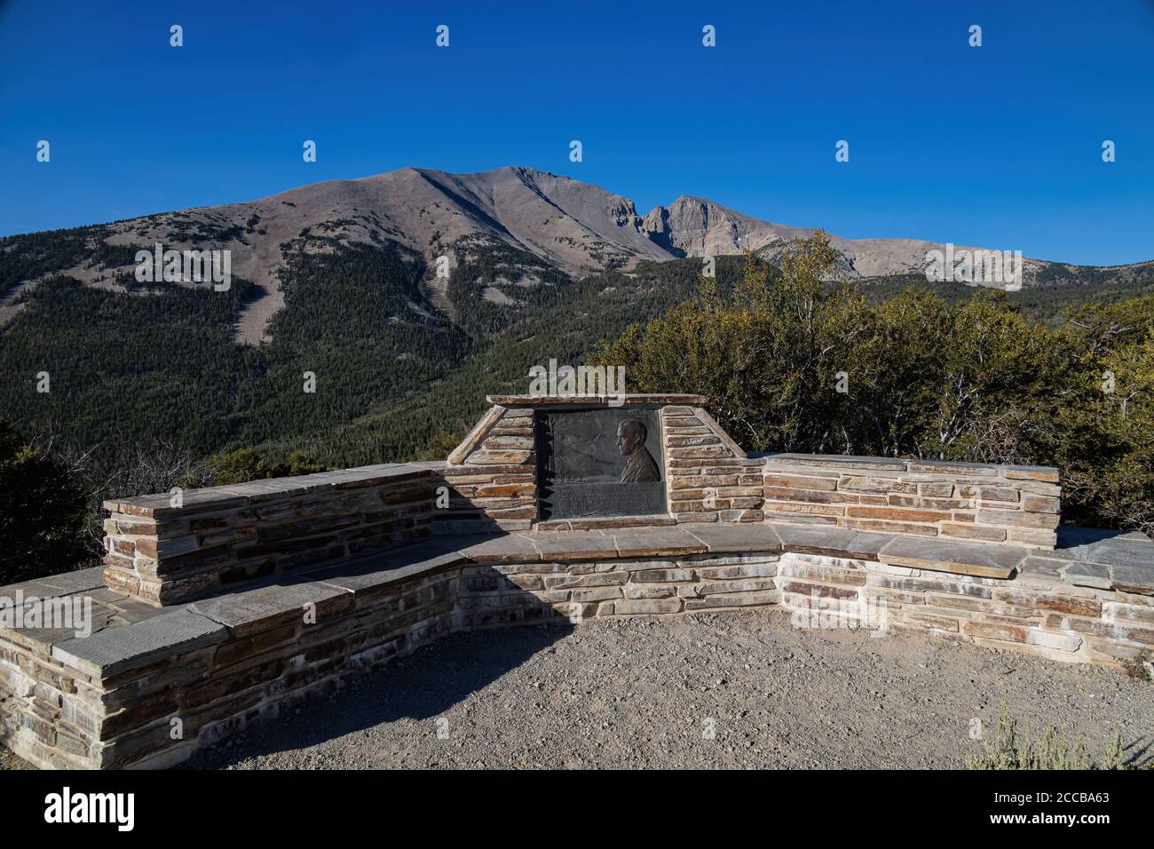 Sunny view of the beautiful Wheeler Peak from the Mather Point at Great ...