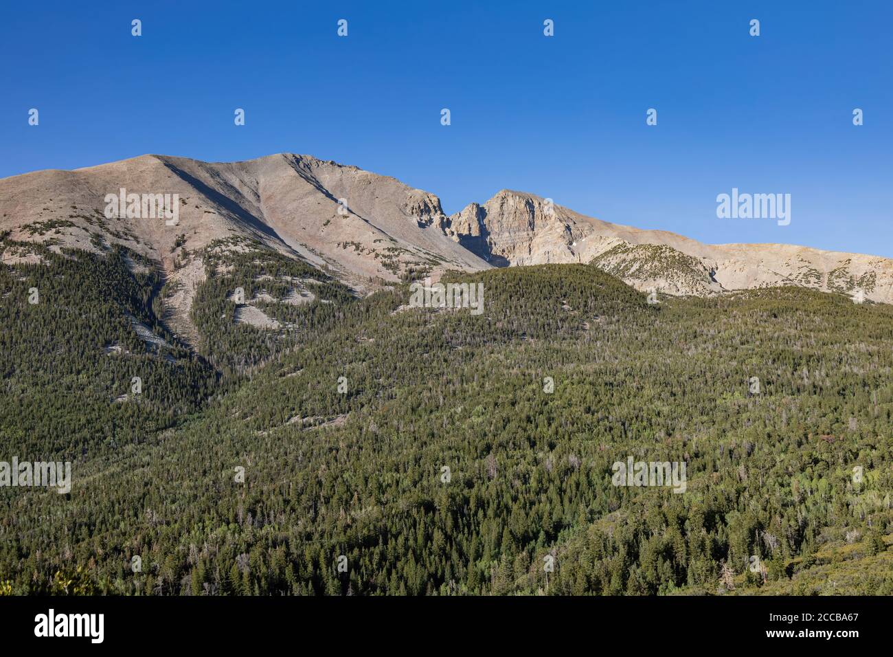 Sunny view of the beautiful Wheeler Peak from the Mather Point at Great ...