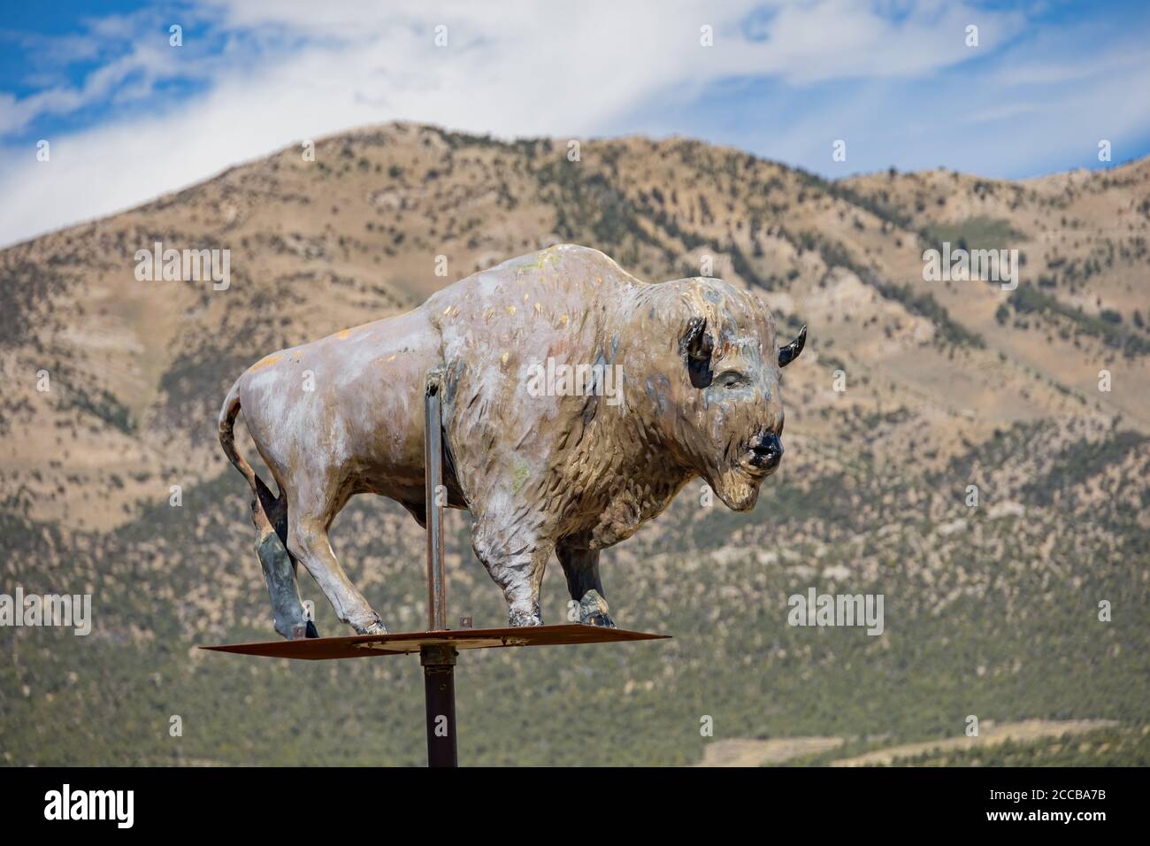 Bison statue hi-res stock photography and images - Alamy