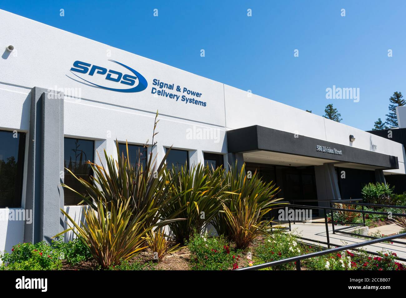 Signal and power delivery systems hi-res stock photography and images ...