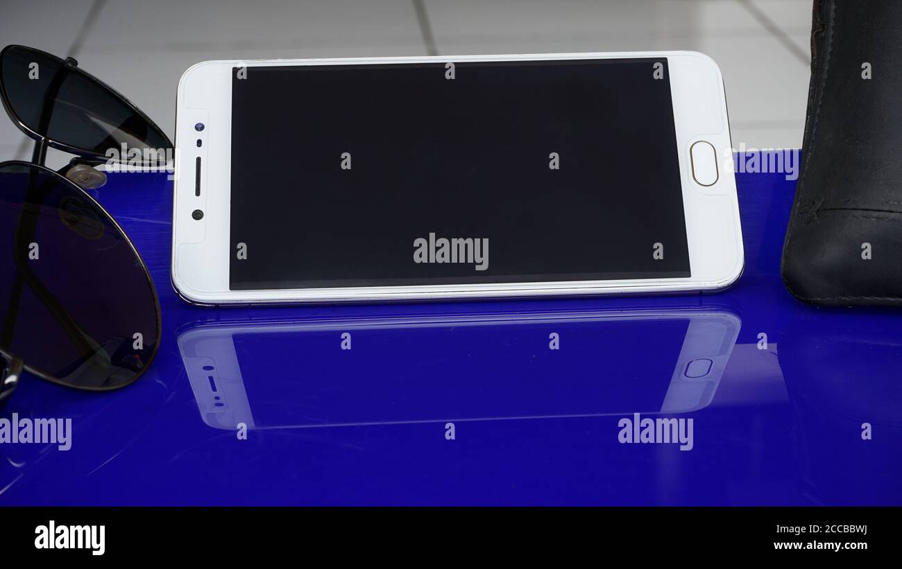 Smart table hi-res stock photography and images - Alamy