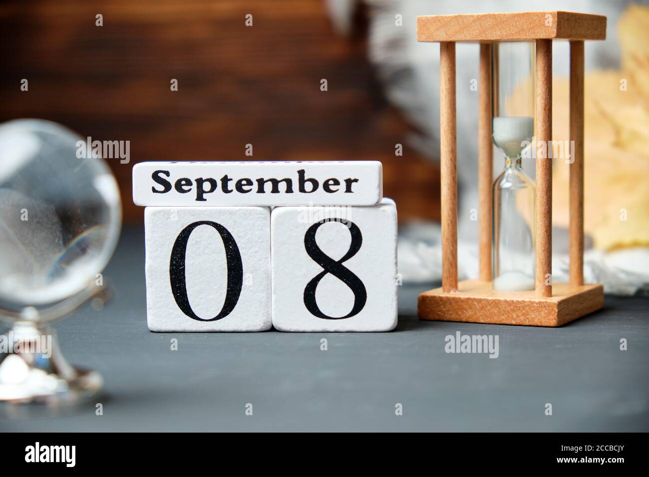 eighth day of autumn month calendar september Stock Photo - Alamy