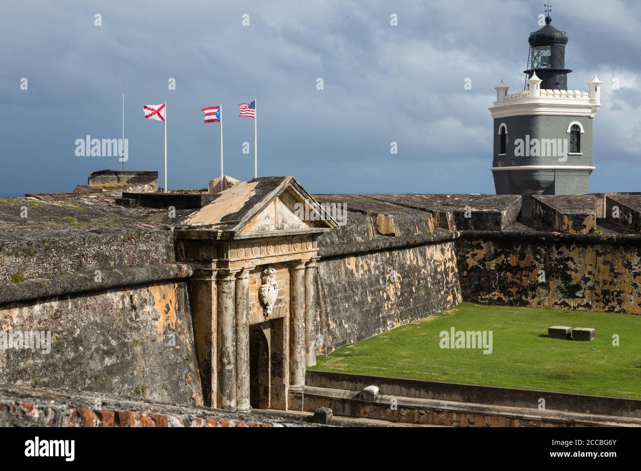 The entrance over the dry moat to the Castillo San Felipe del Morro ...