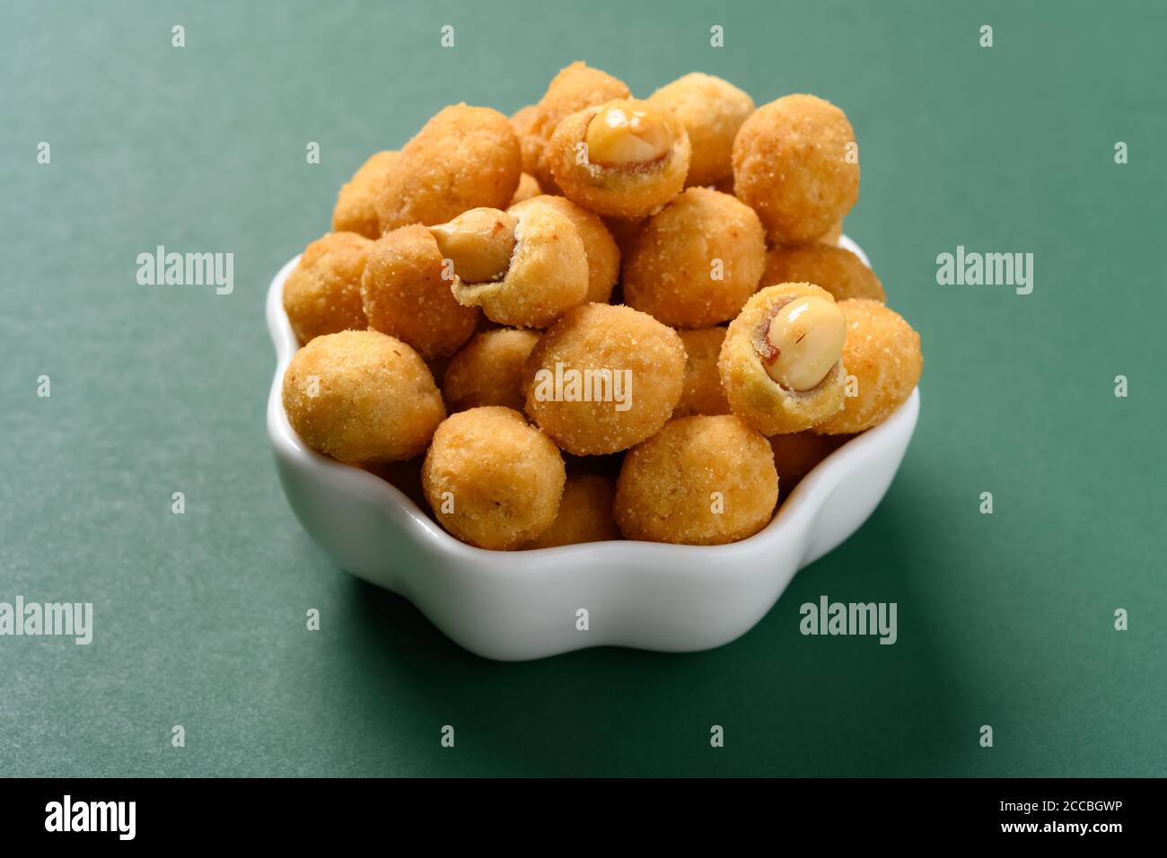 Dish of dry roasted peanuts hi-res stock photography and images - Alamy