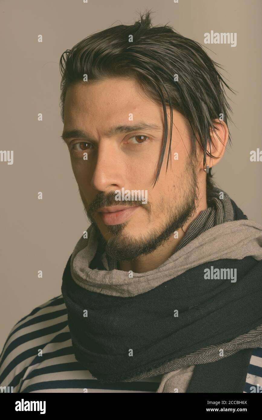 Face of handsome man wearing scarf in black and white Stock Photo - Alamy