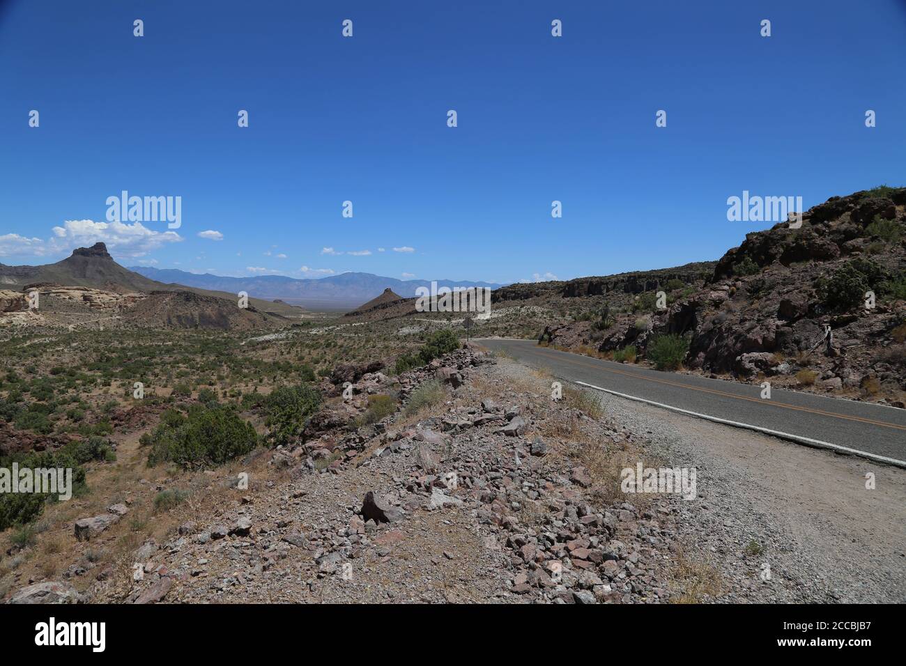 Curved roads and open desert landscape on old Route 66 in Arizona Stock ...