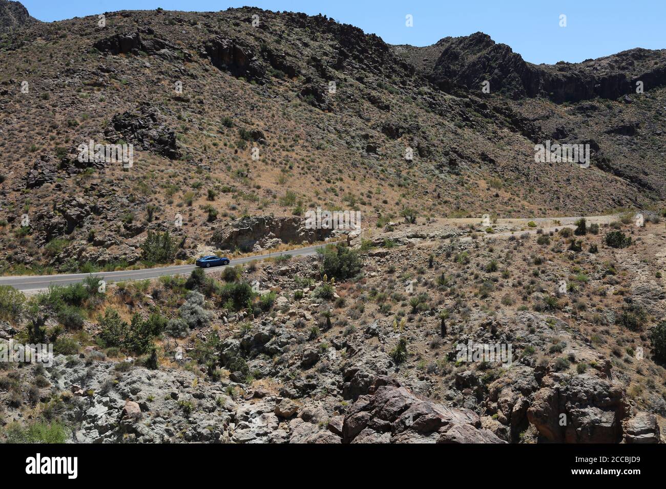 Curved roads and open desert landscape on old Route 66 in Arizona Stock ...