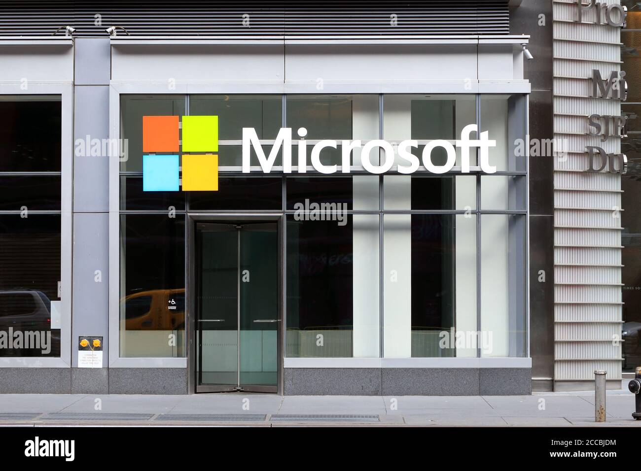 Microsoft, 11 Times Square, New York, NYC storefront photo of a ...