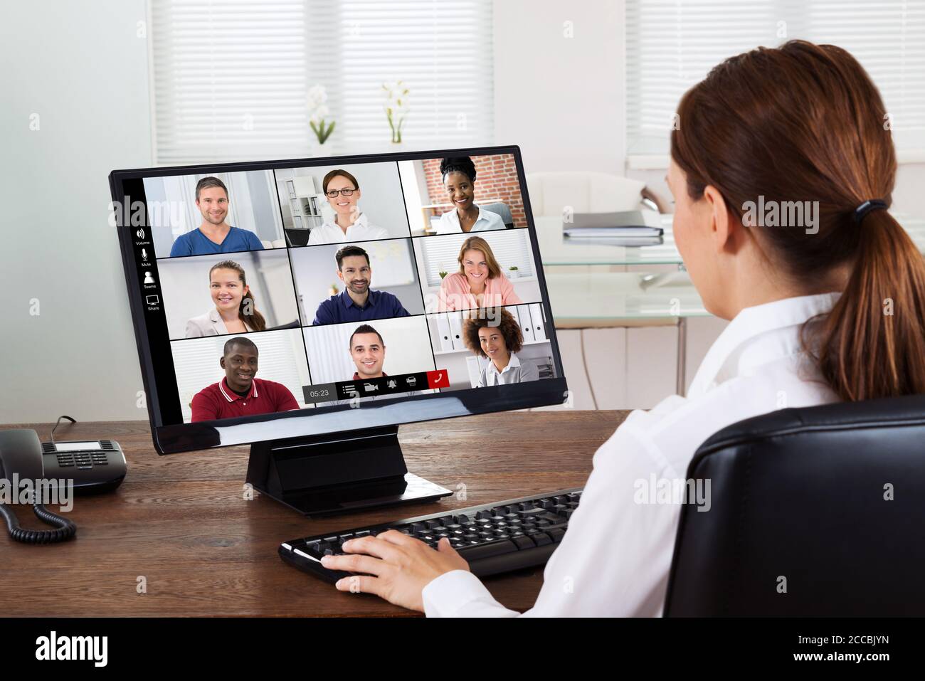 Woman video conference hi-res stock photography and images - Alamy