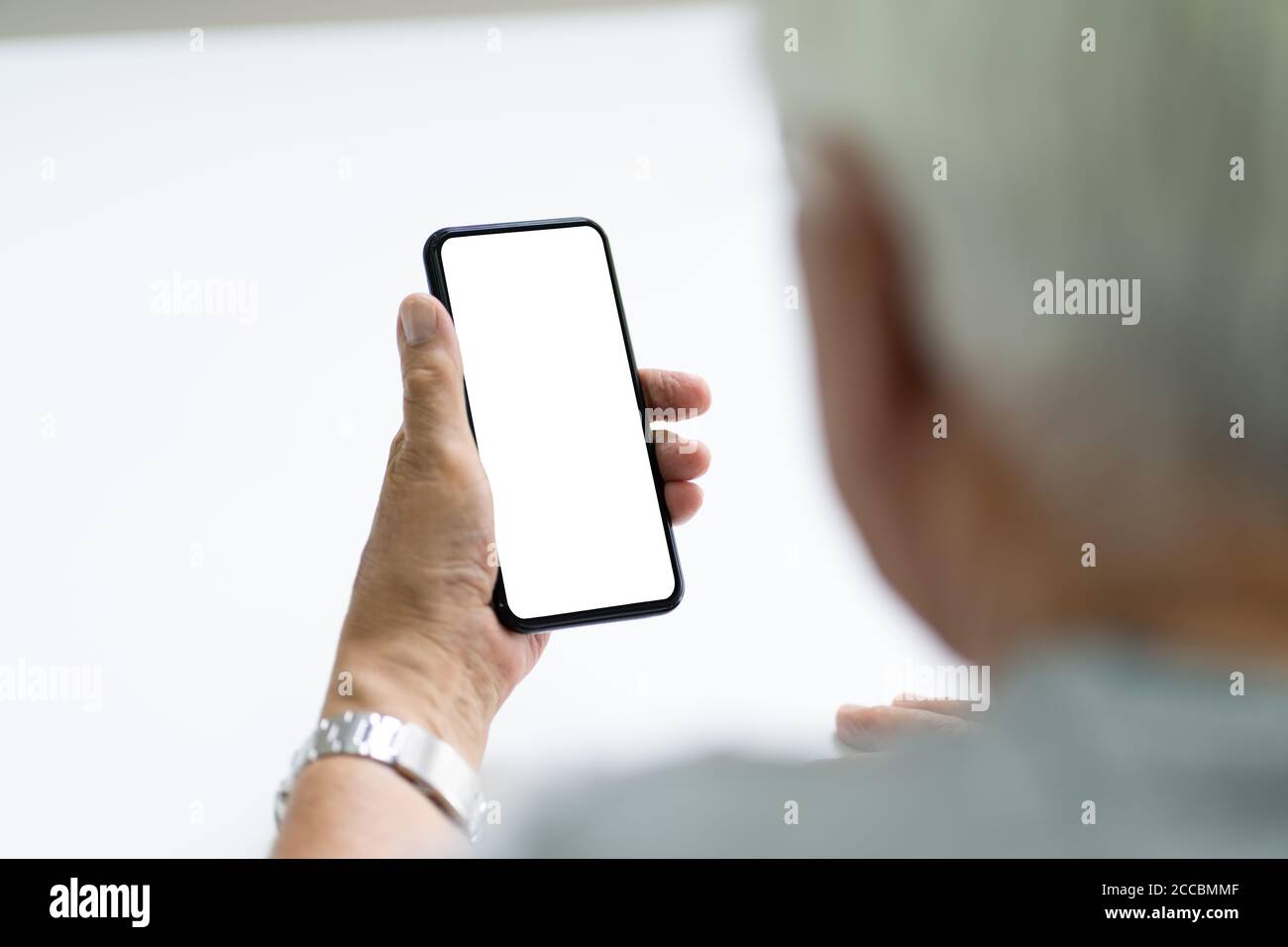 Elderly Senior Hand Using Cell Phone Or Smartphone Stock Photo - Alamy