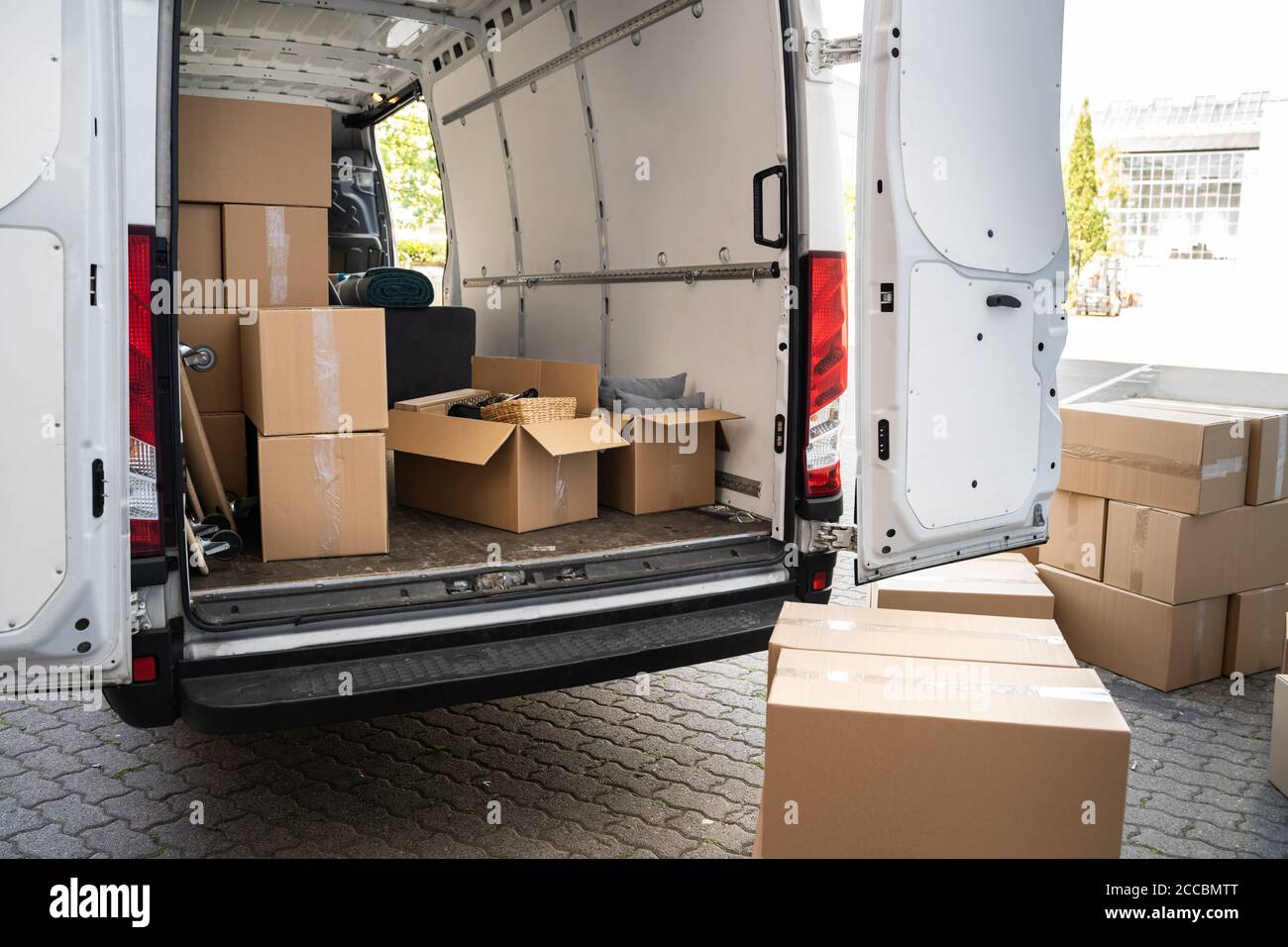 Car relocation hi-res stock photography and images - Alamy
