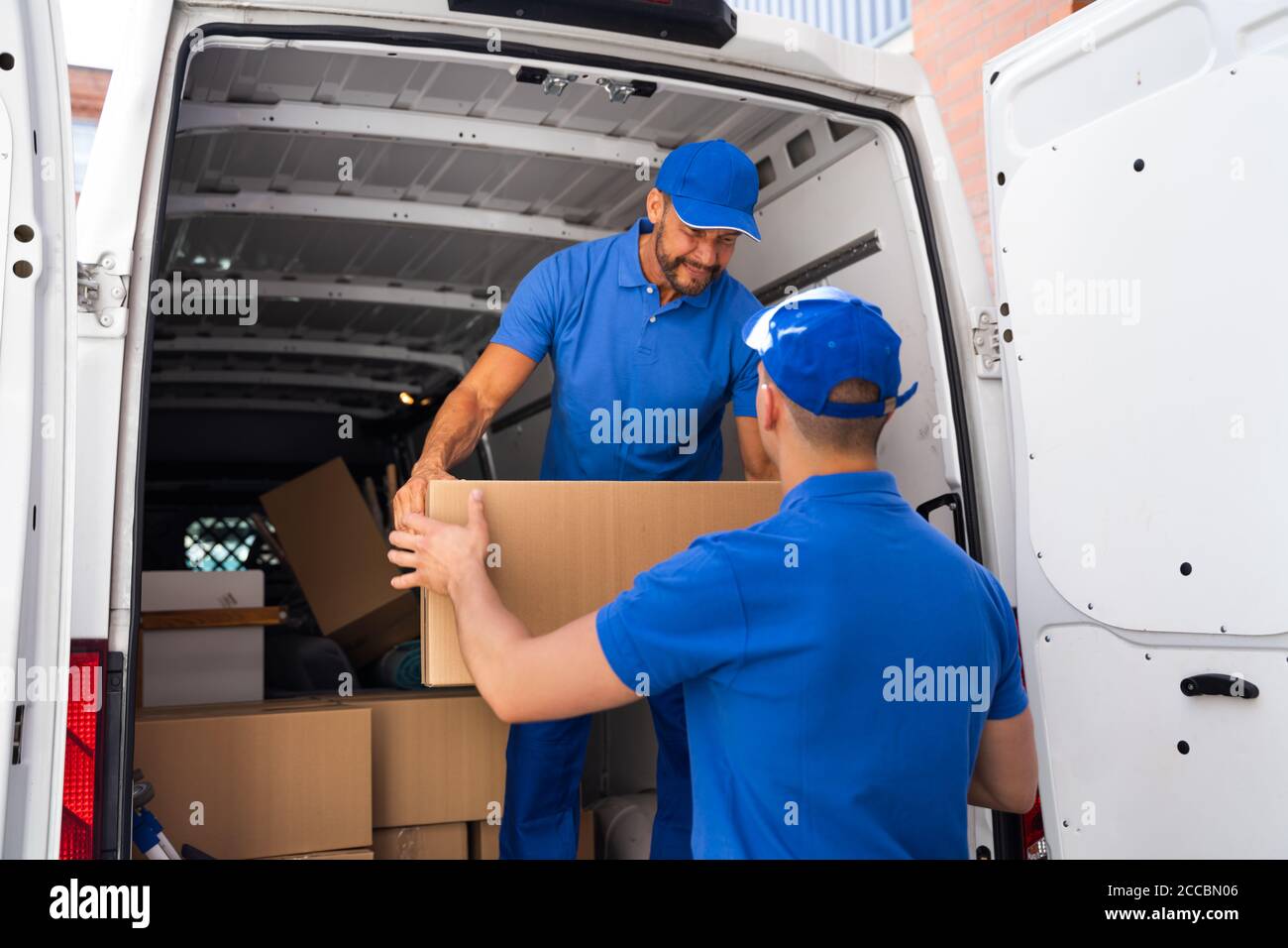 Moving services hi-res stock photography and images - Alamy