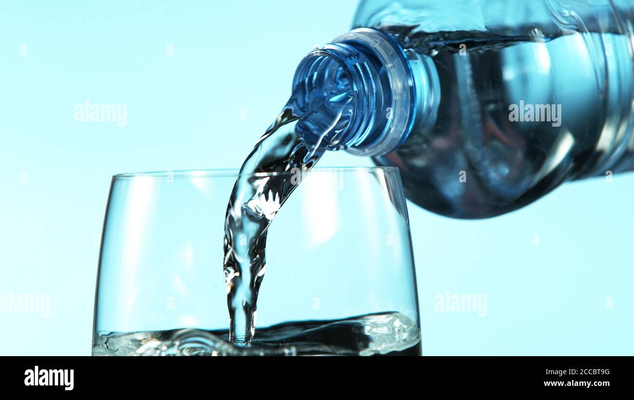 Super slow motion pouring splashing hi-res stock photography and images ...