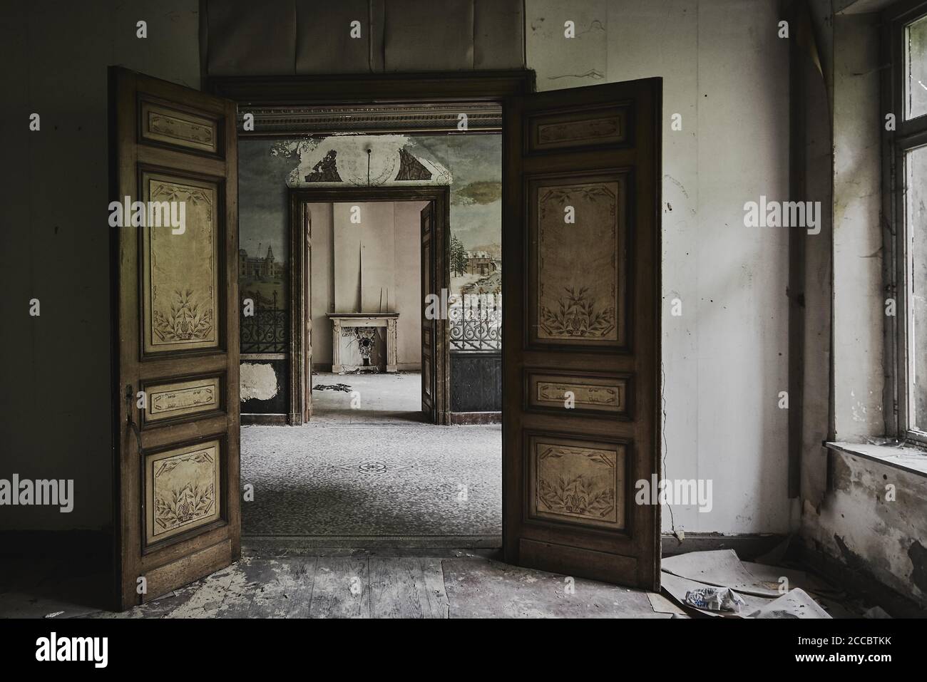 Inside of old and abandoned building Stock Photo - Alamy