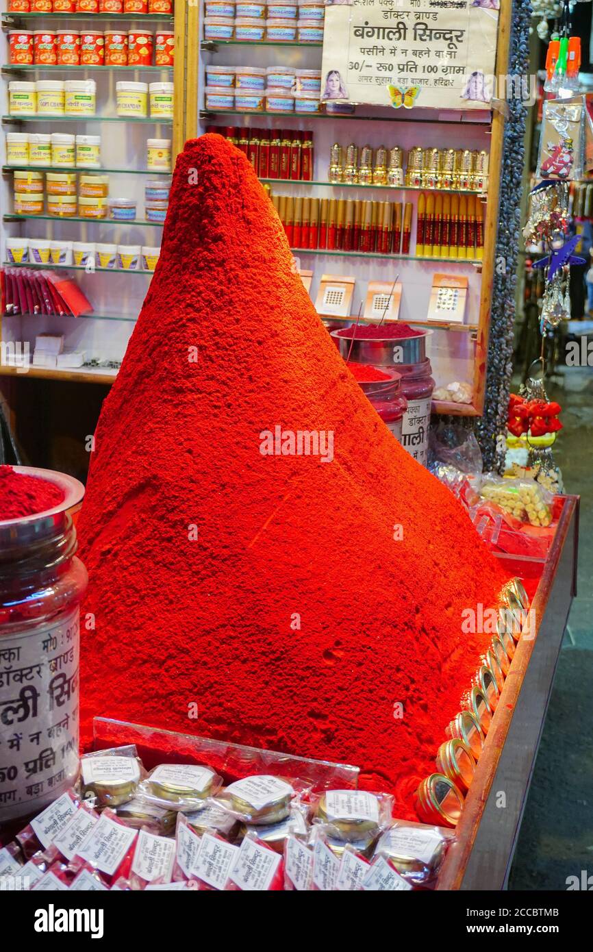 Red sindoor hi-res stock photography and images - Alamy