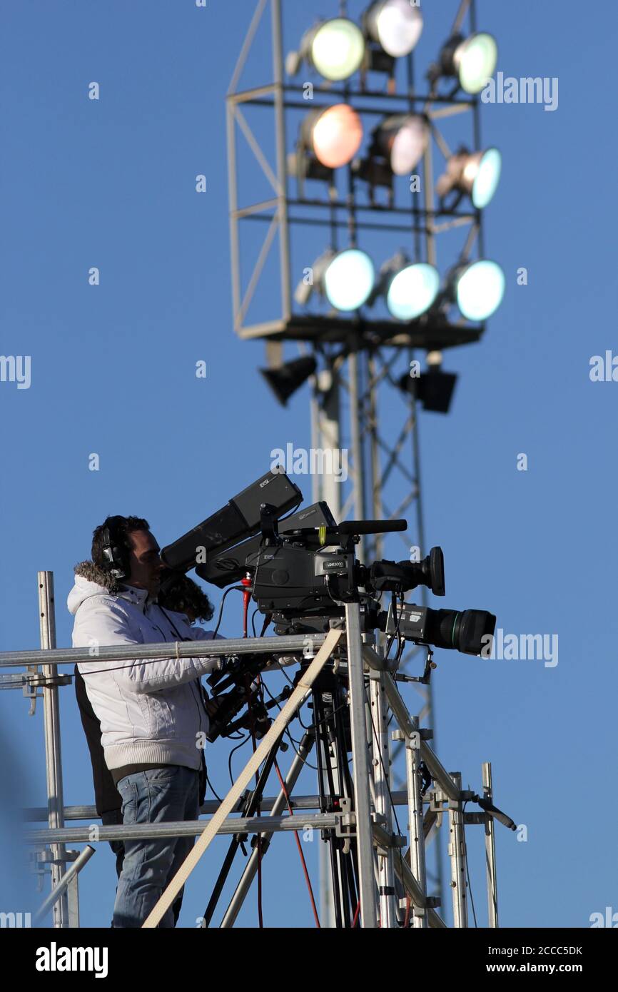 Television camera football coverage hi-res stock photography and images ...