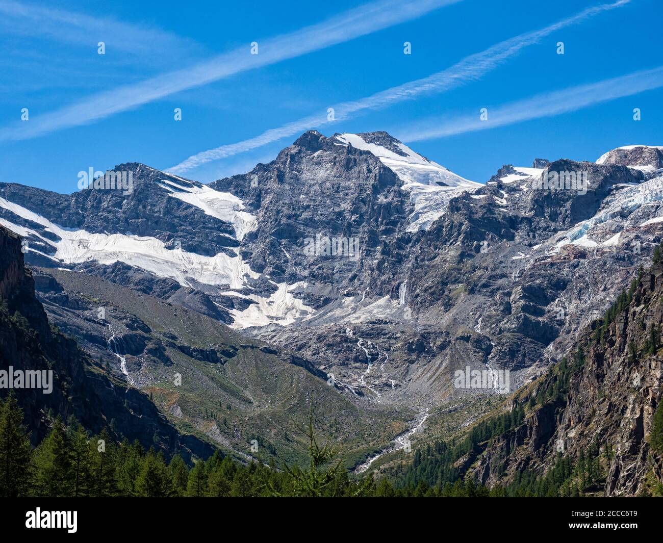 Alpine trail in the Gran Paradiso National Park Stock Photo - Alamy