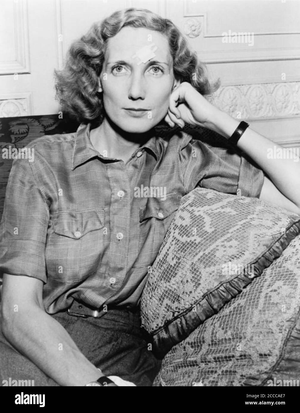 BERYL MARKHAM (1902-1986) Anglo-Kenyan pioneering pilot, author ...