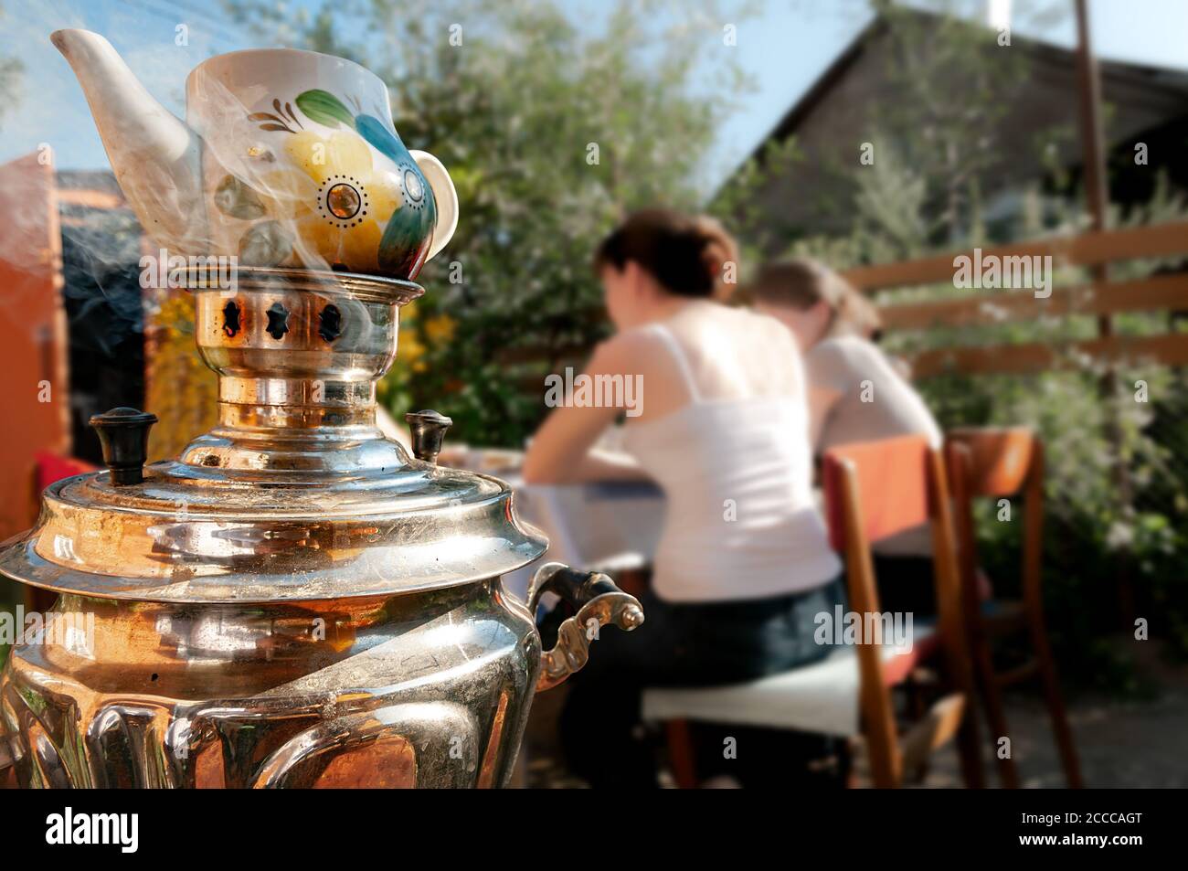 Ukrainian girls at the ukrainian table hi-res stock photography and ...