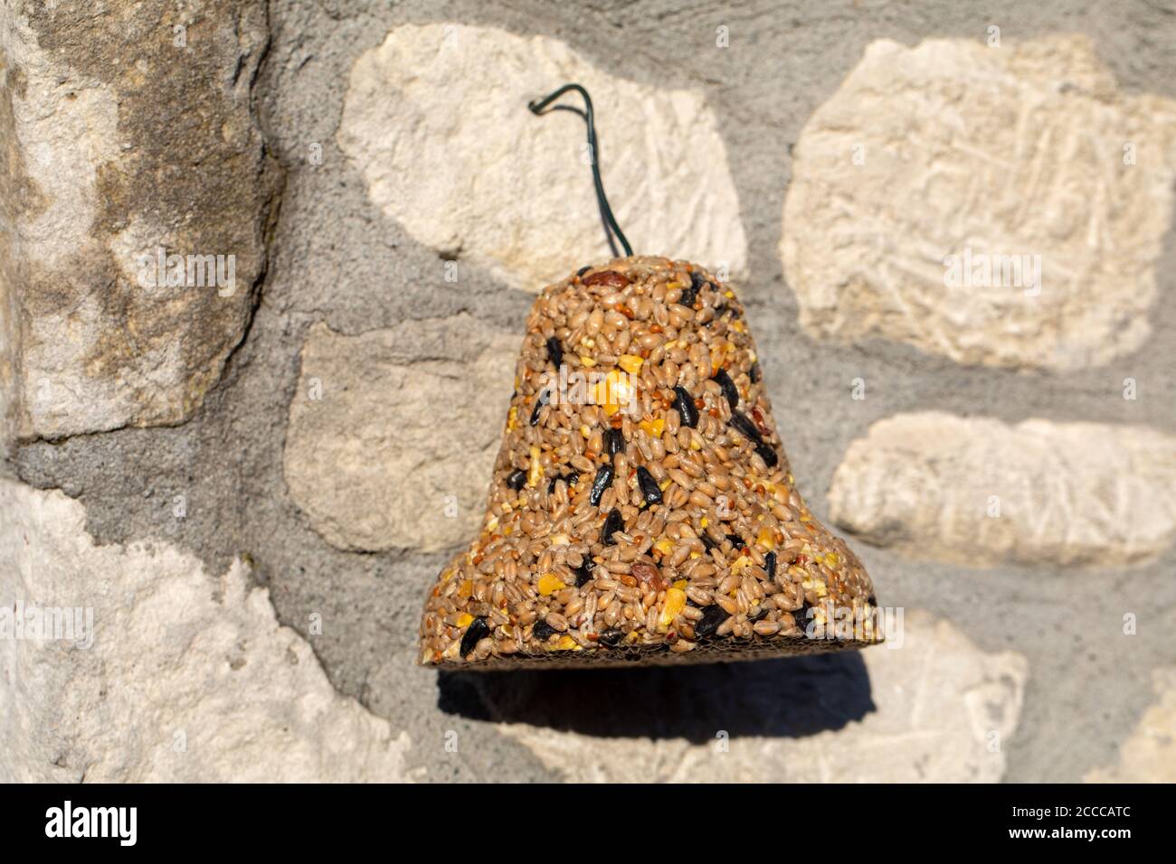 Bell from various grains, a delicacy for all the birds in the garden ...