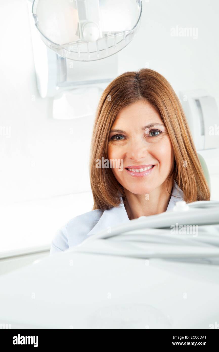 Older woman at the dentist hi-res stock photography and images - Alamy