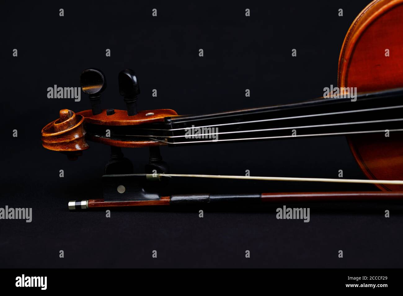 Details of a violin with bow on black background Stock Photo - Alamy