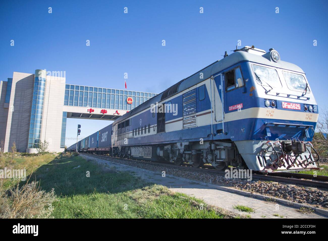 Outbound trains hi-res stock photography and images - Alamy