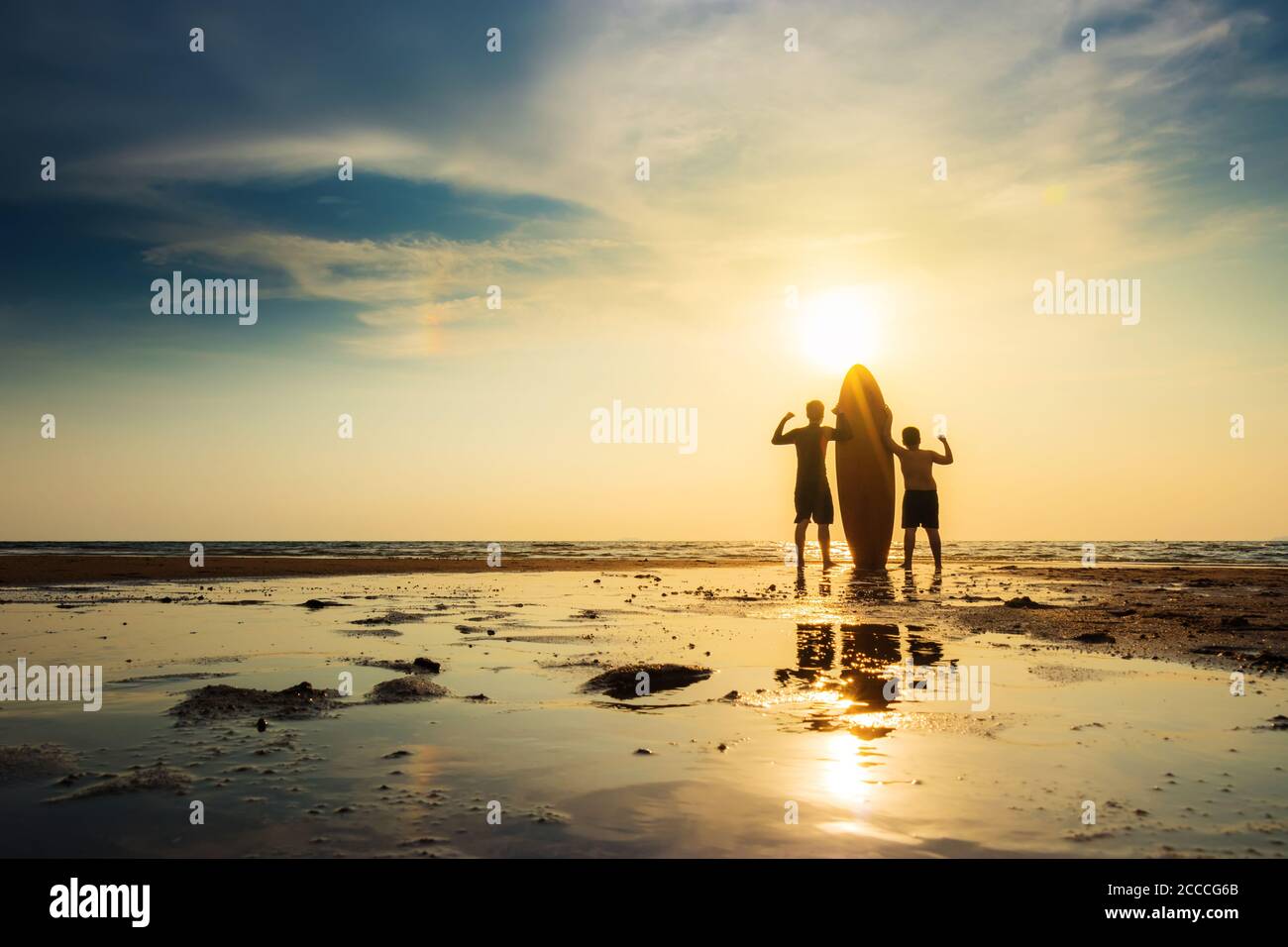 Hand stand beach hi-res stock photography and images - Alamy