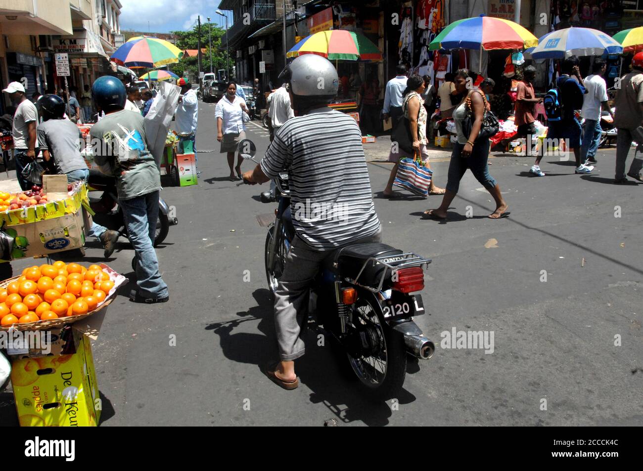 Mauritius , Port Luis 24/01/2008: Local market Stock Photo - Alamy