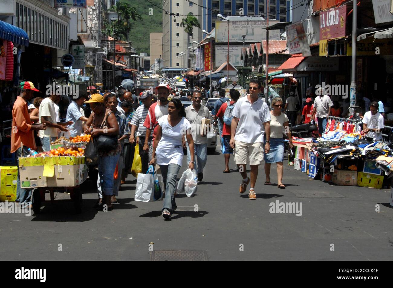 Mauritius , Port Luis 24/01/2008: Local market Stock Photo - Alamy