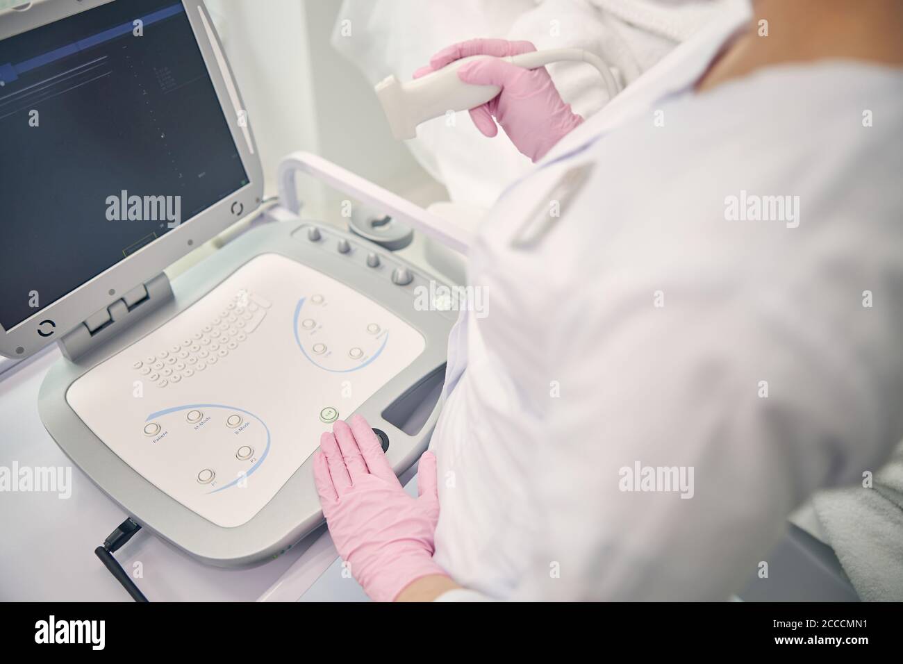 Gynecologist showing results medical hi-res stock photography and ...