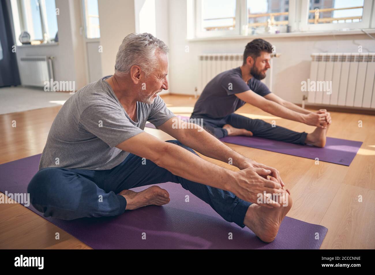 Personal fitness instructor training beginner hi-res stock photography ...