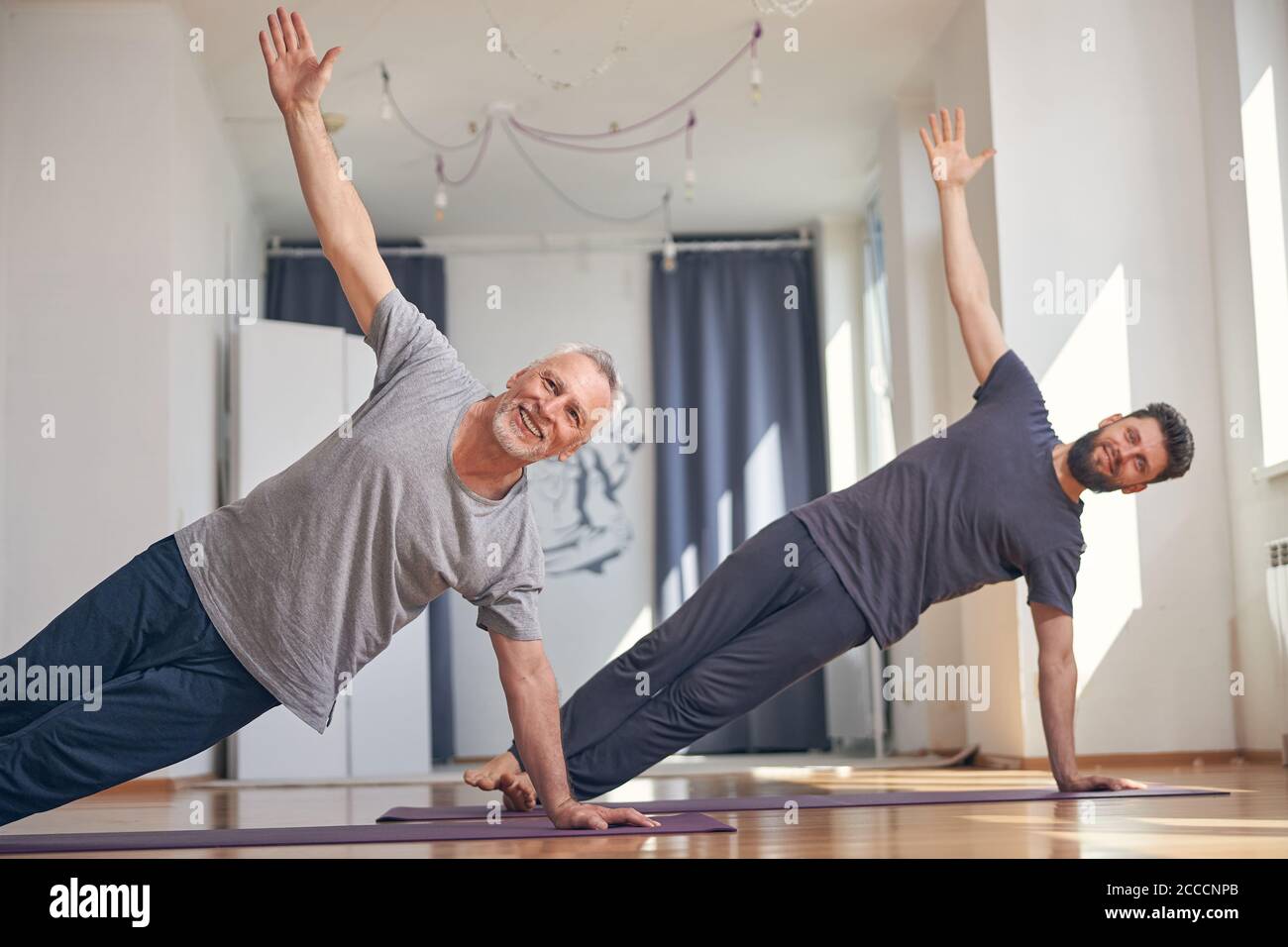 Side plank pose men hi-res stock photography and images - Alamy