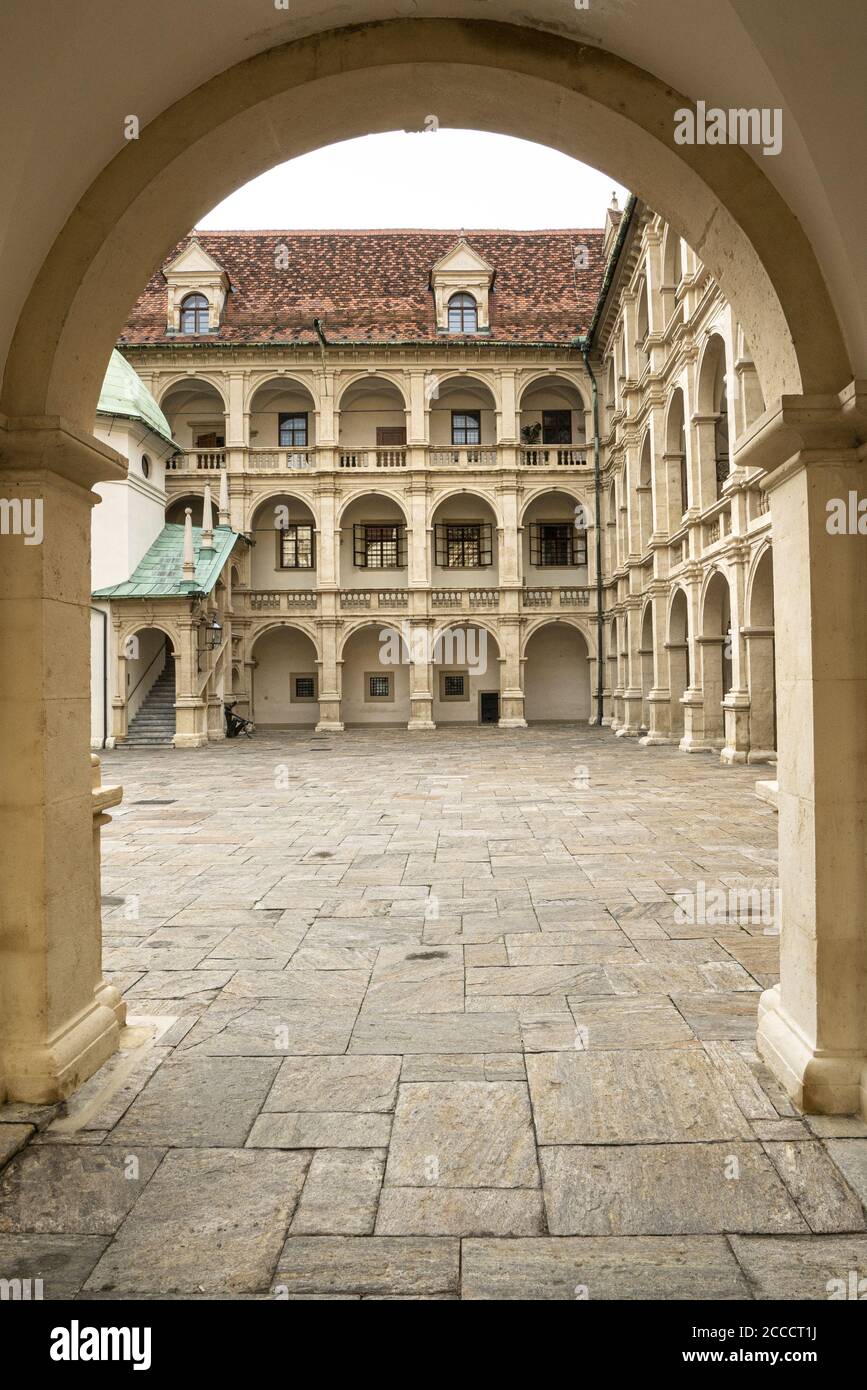 Austrian parliament court hi-res stock photography and images - Alamy