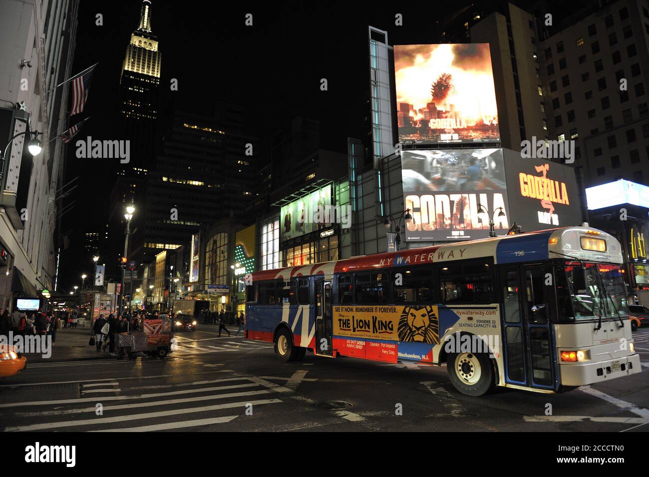 Night bus hi-res stock photography and images - Alamy