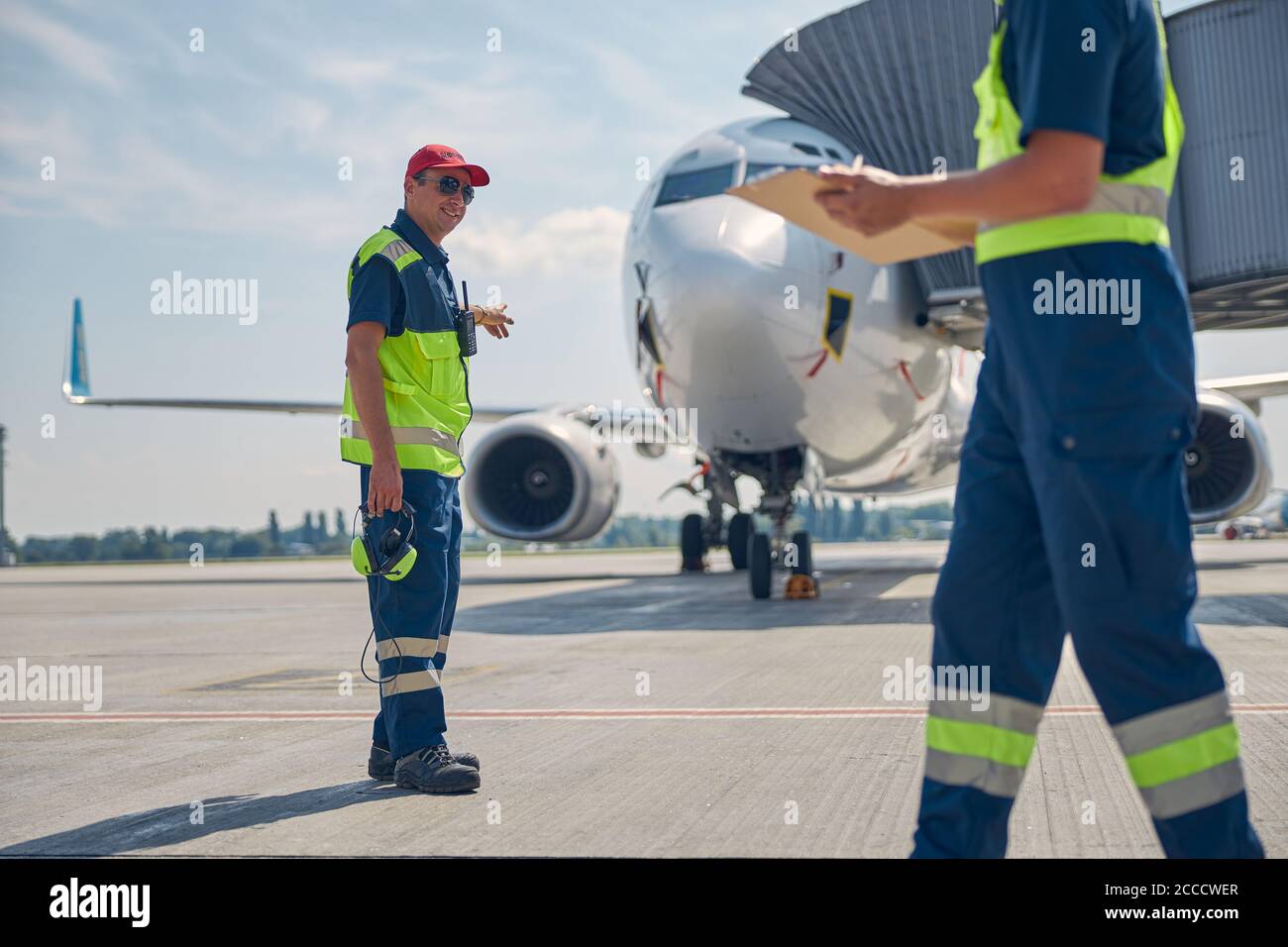 Airport ground crew with headphones hi-res stock photography and images ...